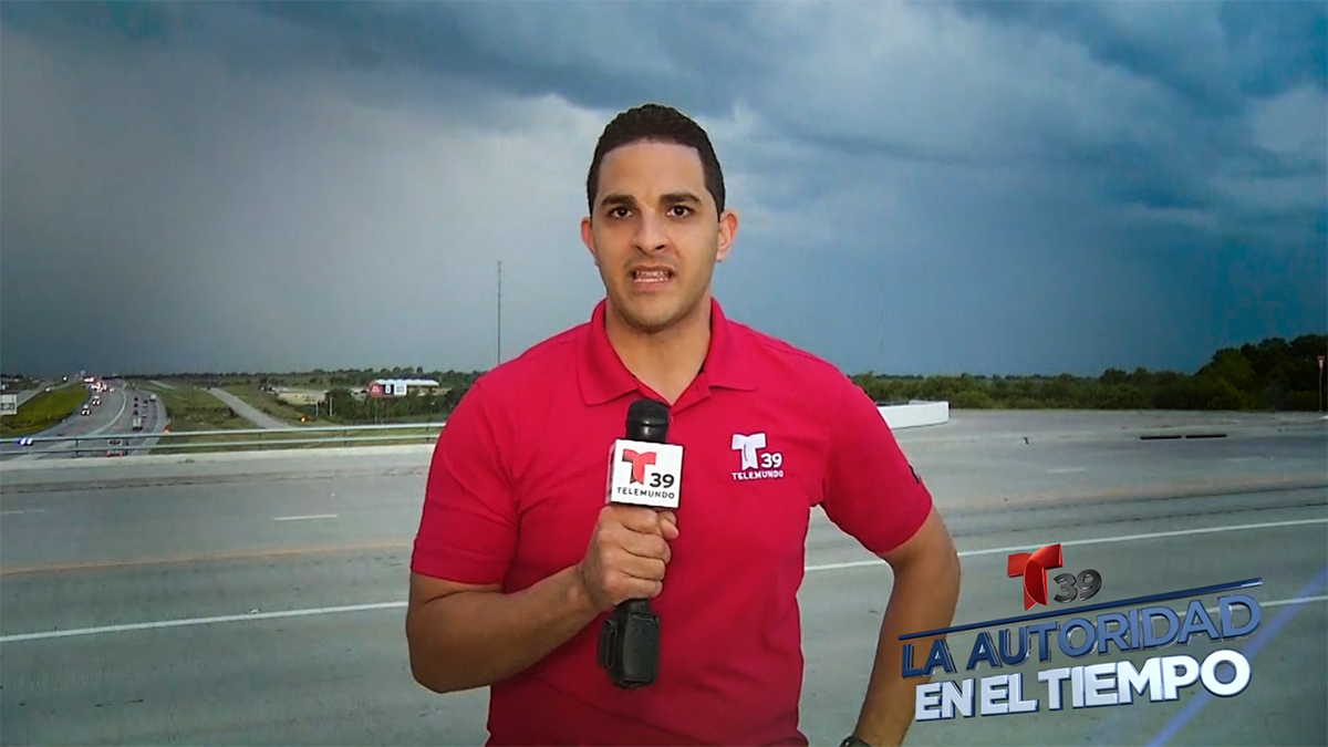 Telemundo 39 cubriendo llegada del Huracán Harvey a Texas – Telemundo ...