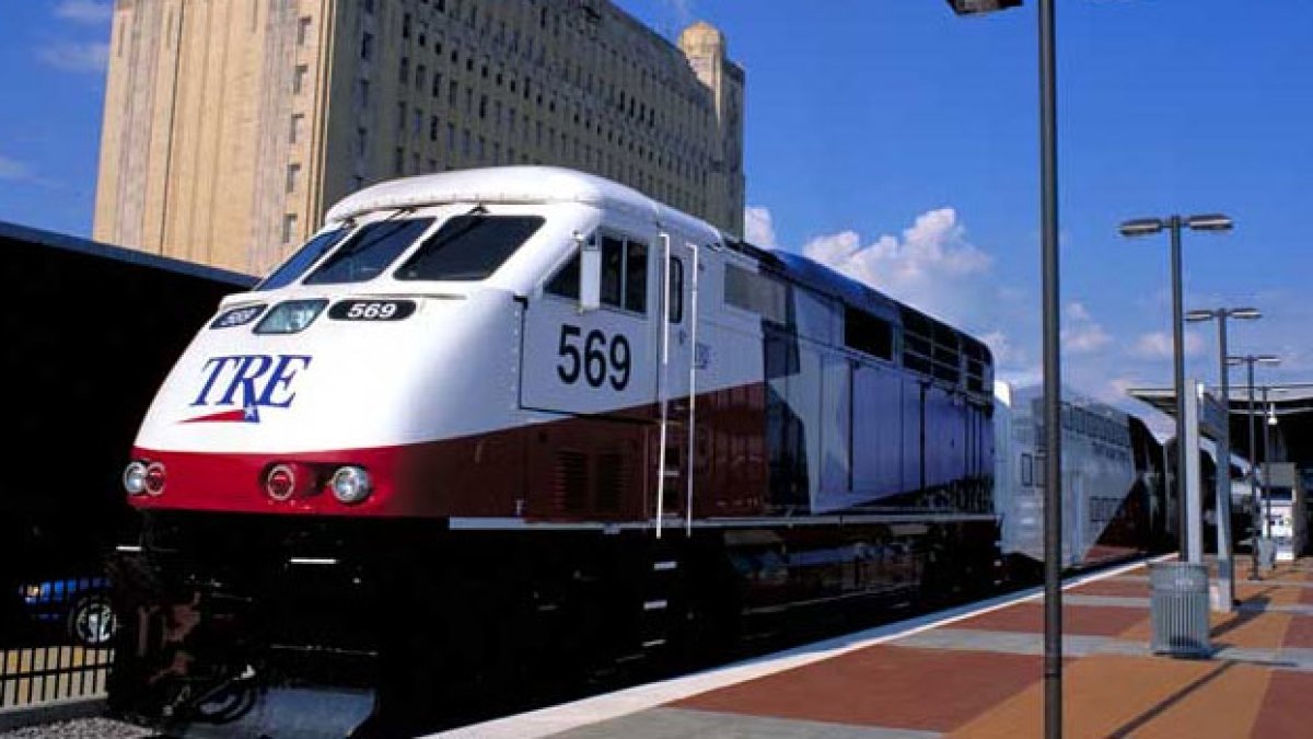 En el Metroplex: calor excesivo afecta el sistema de transporte TRE ...
