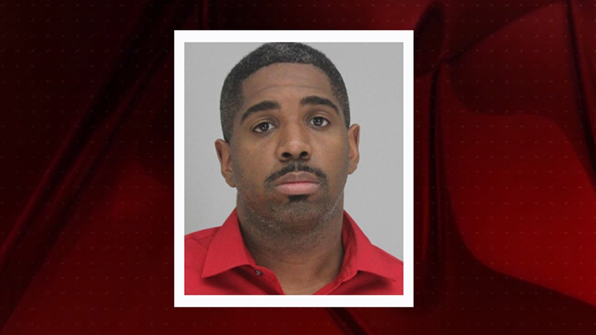 Arrestan a policía de Dallas y le imponen cargos de homicidio ...