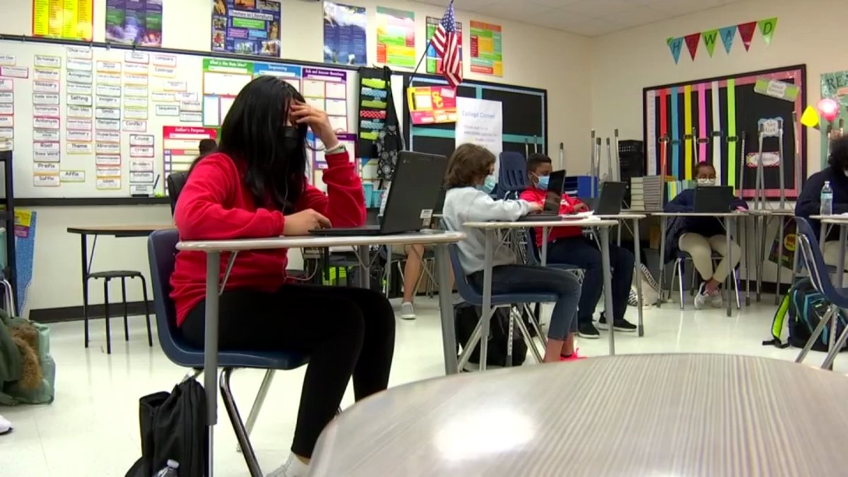 Superintendente del Dallas ISD mantiene vigente el uso de mascarilla ...