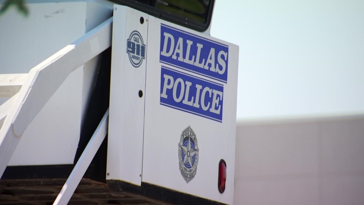 Arrestan a detective de Dallas por presuntamente manejar bajo ...
