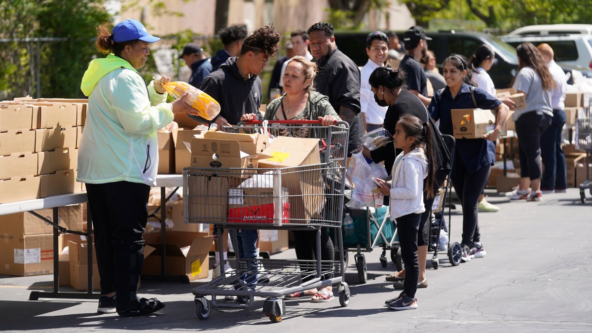 Repartición de alimentos gratis en el norte de Texas – Telemundo Dallas ...