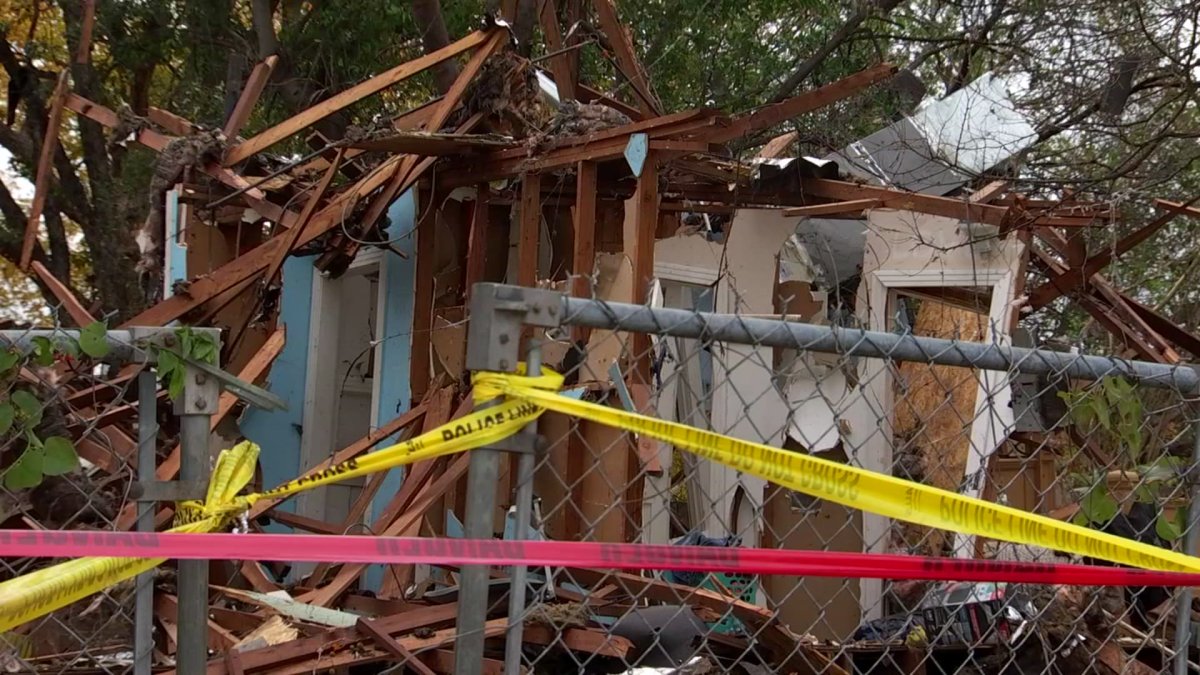 Continúa la investigación de la explosión de una casa en Tarrant ...