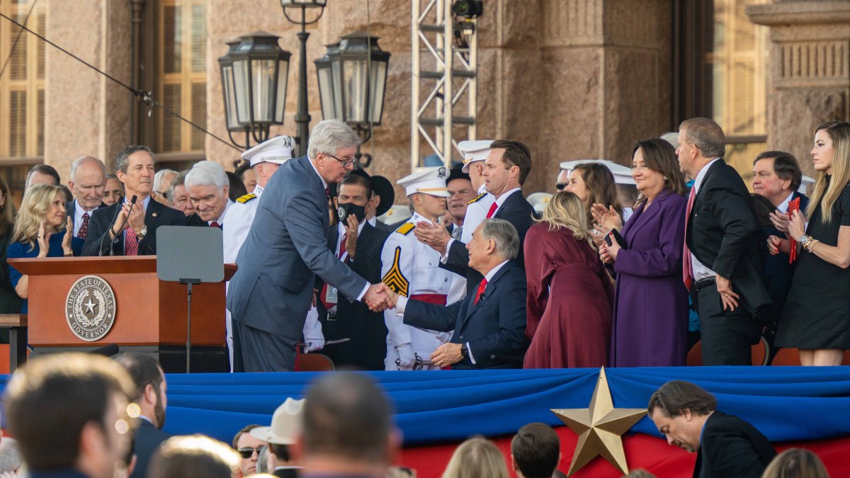 Gobernador y vicegobernador de Texas toman posesión de su tercer ...