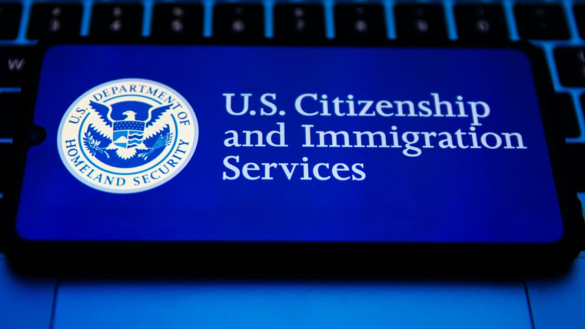 Cómo revisar el estatus de un caso de inmigración con USCIS – Telemundo ...