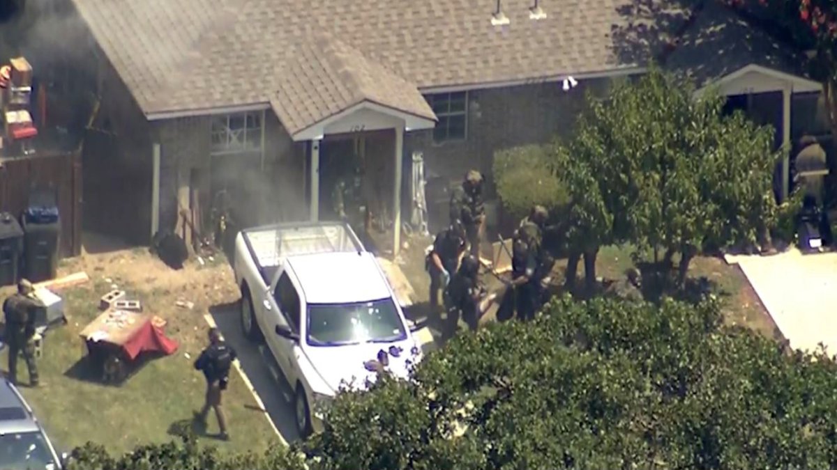 Balean a un oficial del Alguacil del condado Tarrant; sospechoso está ...