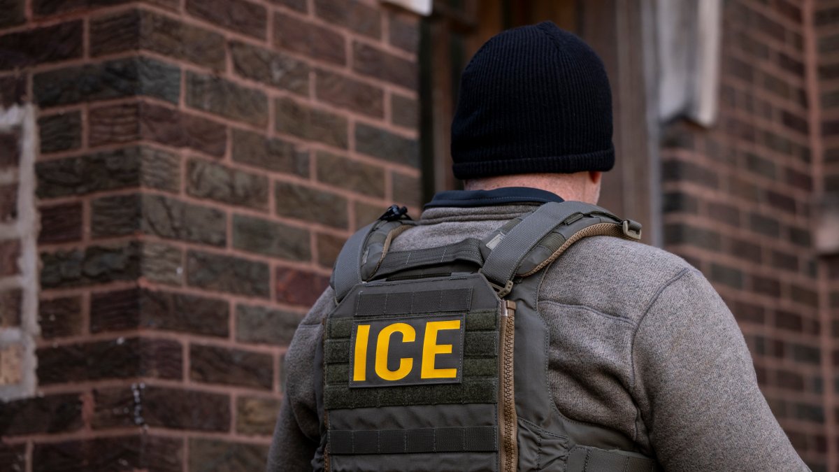 ¿Cuál es el uniforme de un verdadero agente de ICE? – Telemundo Dallas (39)