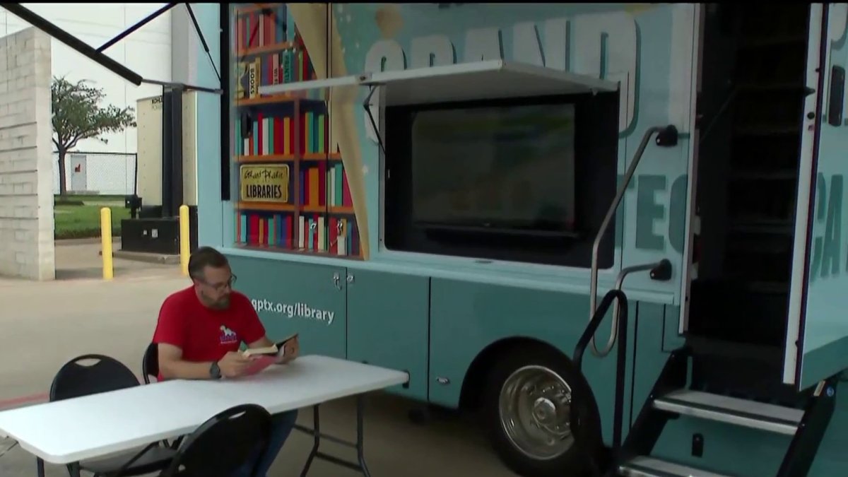 Biblioteca sobre ruedas de la ciudad de Grand Prairie – Telemundo ...