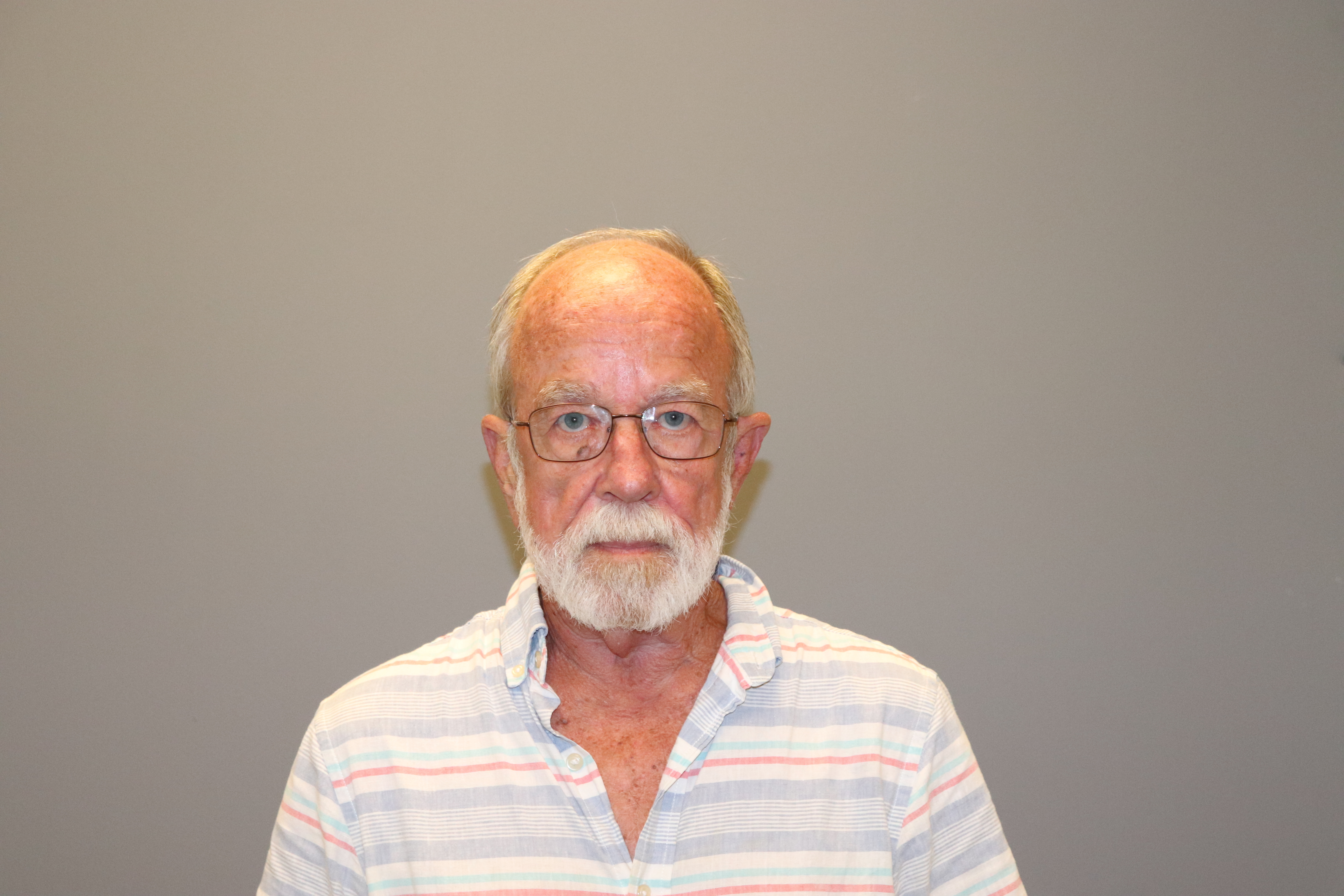 Arrestan sujeto en Grapevine tras usar "Cybertruck" en el lago ...